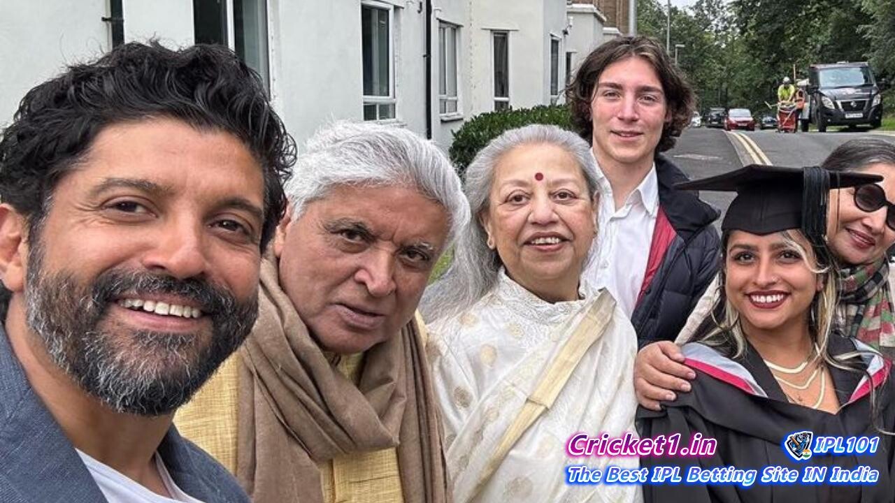 Javed Akhtar Reflects on Divorce with Honey Irani Advocates for Uniform ...